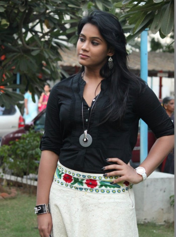 Thulasi Nair Kadal Hot